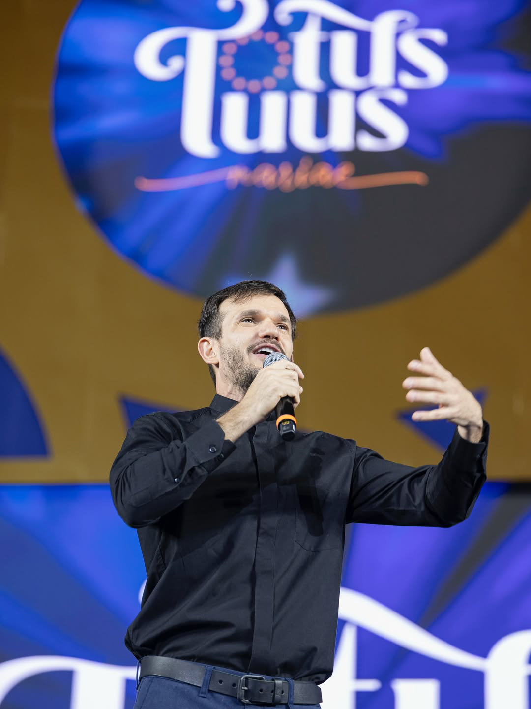 Padre Patrick traz humor e fé ao palco do Theatro Municipal | O Município