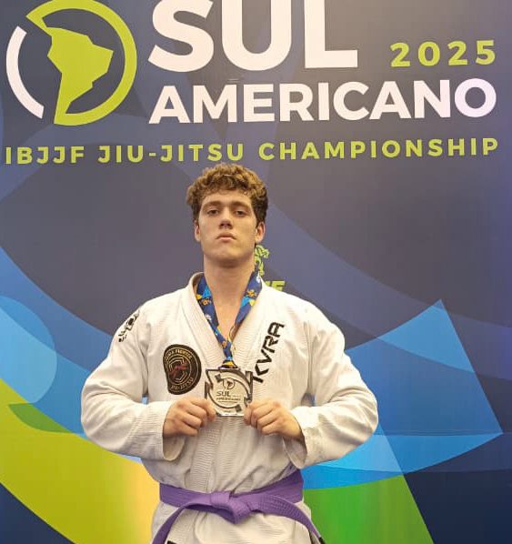 Davi Oliveira conquista prata no Sul-Americano de Jiu-Jitsu | O Município